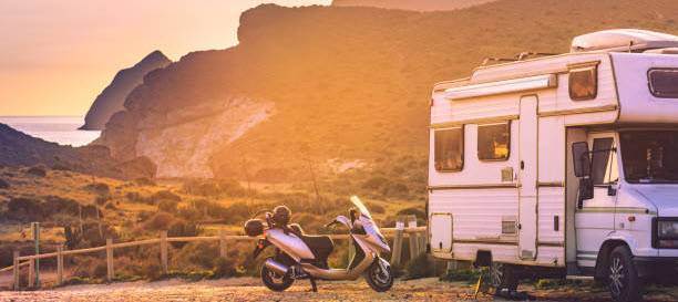 Campers en scooters vormen de ideale combinatie