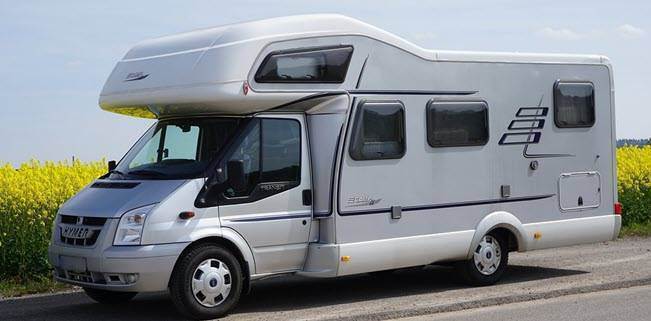 Campers en scooters vormen de ideale combinatie